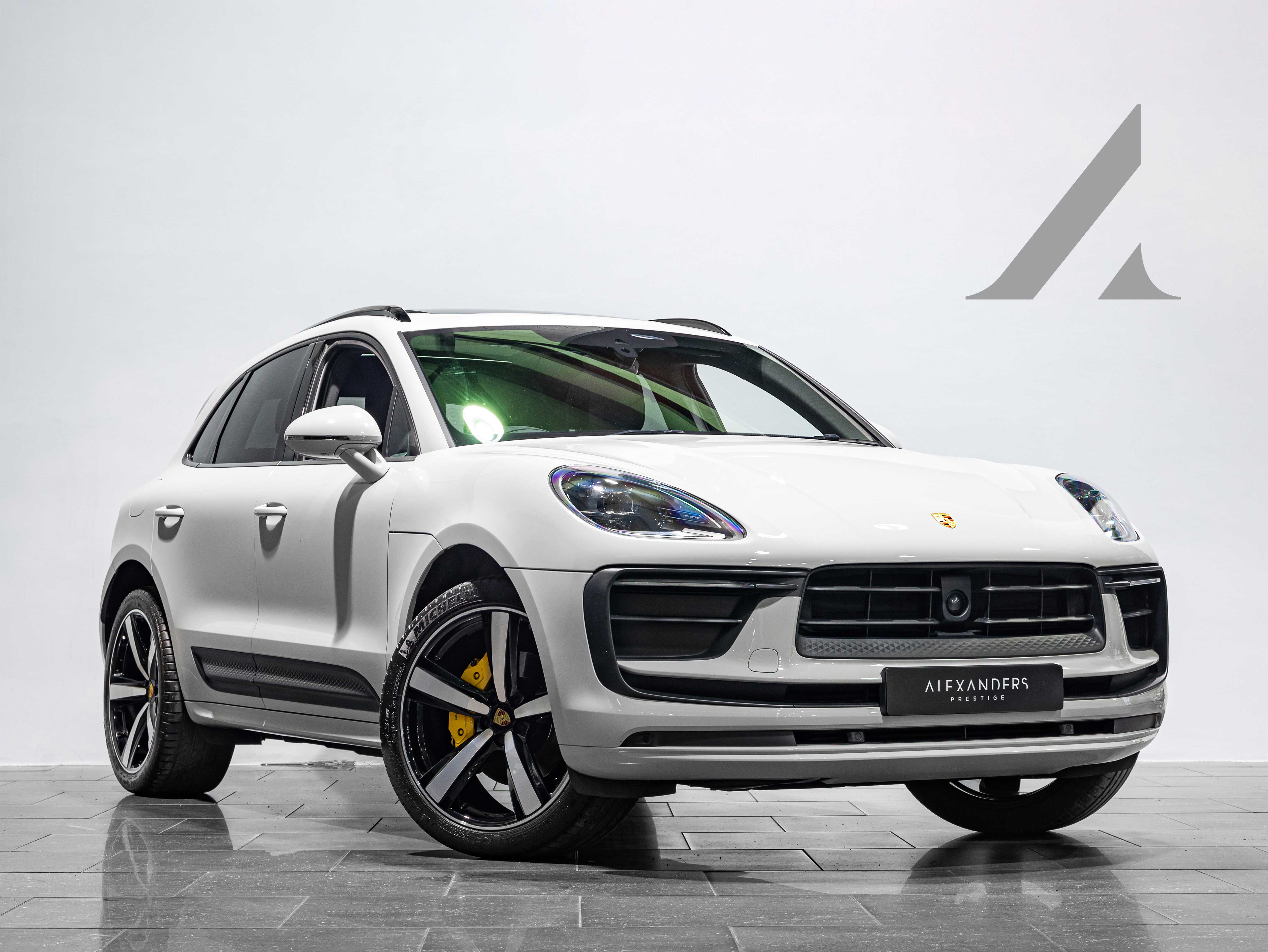 2022 (22) | Porsche Macan 2.0T - Alexanders Prestige