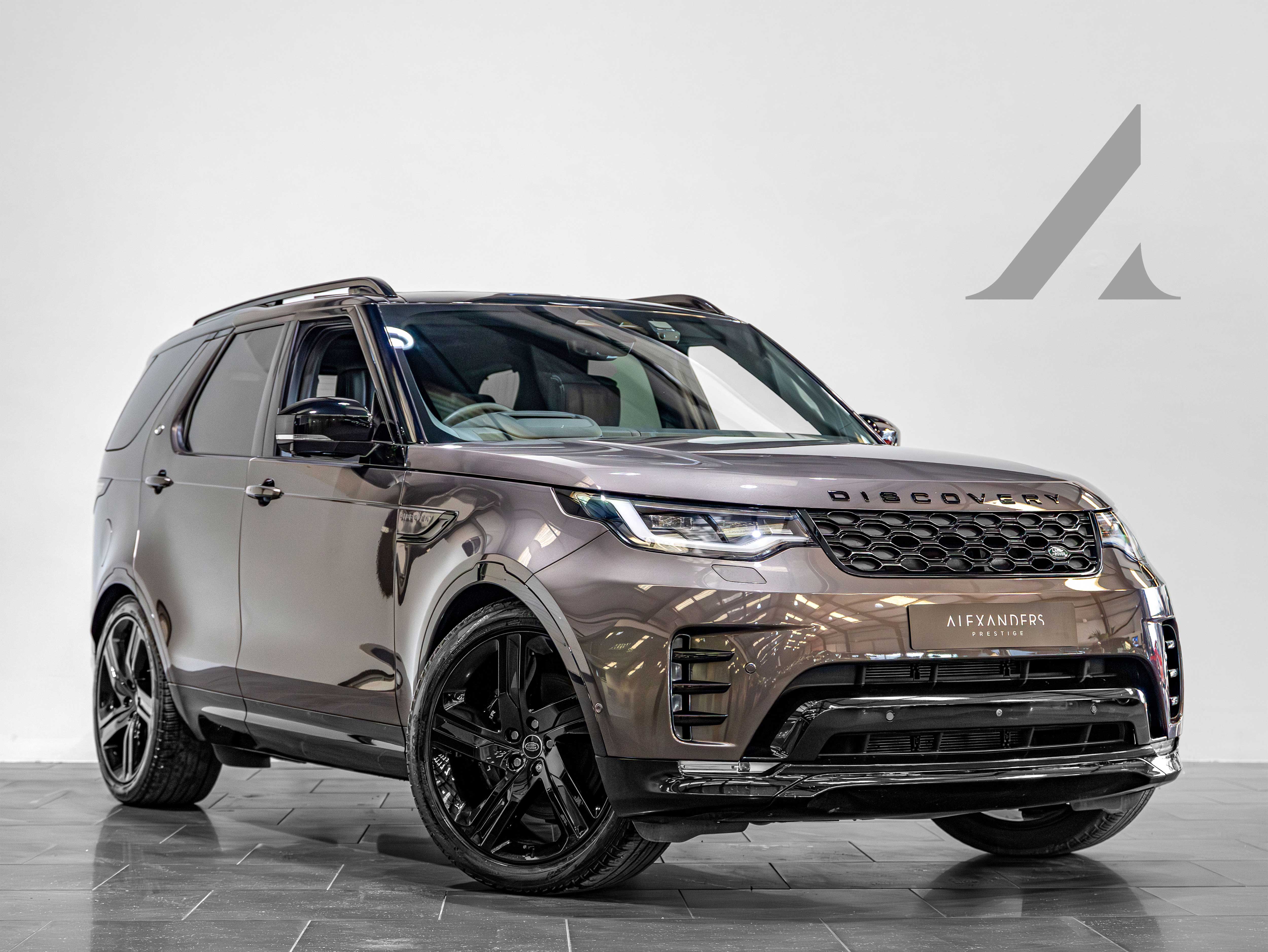 Stunning 2023 Land Rover Discovery Length Gallery